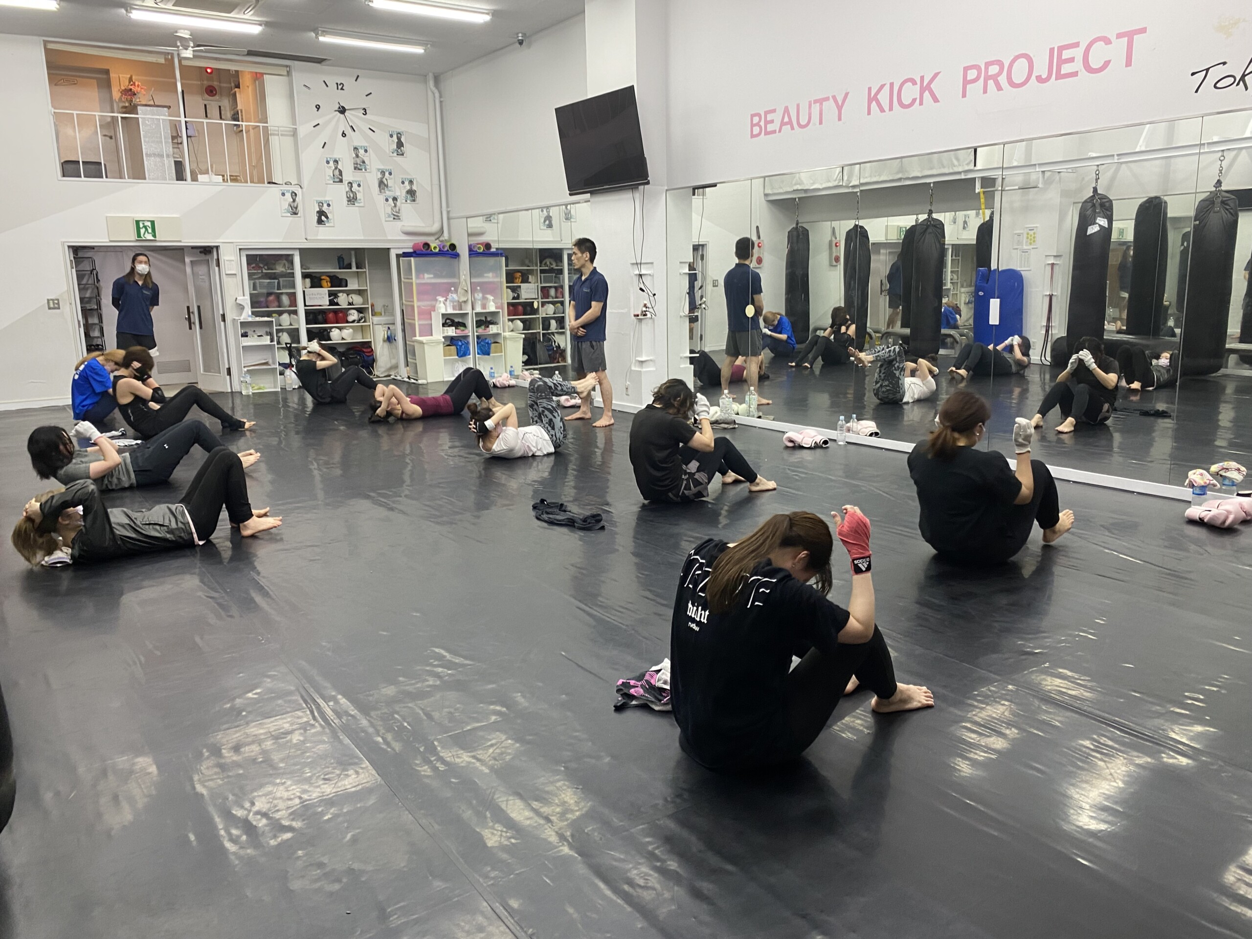 忘年会シーズン！キックボクシングは消費カロリーも高い！ | Beauty Kick Project新宿